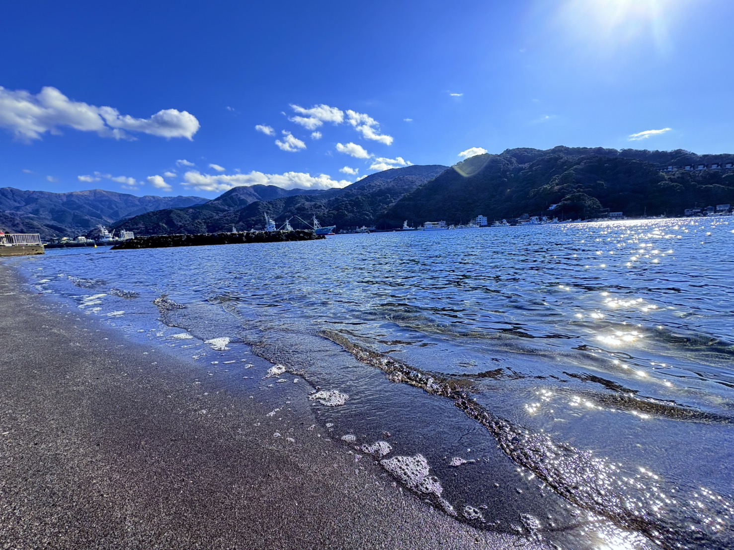 【沼津市・諸口神社】赤い鳥居と透き通る青い海、富士山が望める絶景パワースポット | ひとりごと